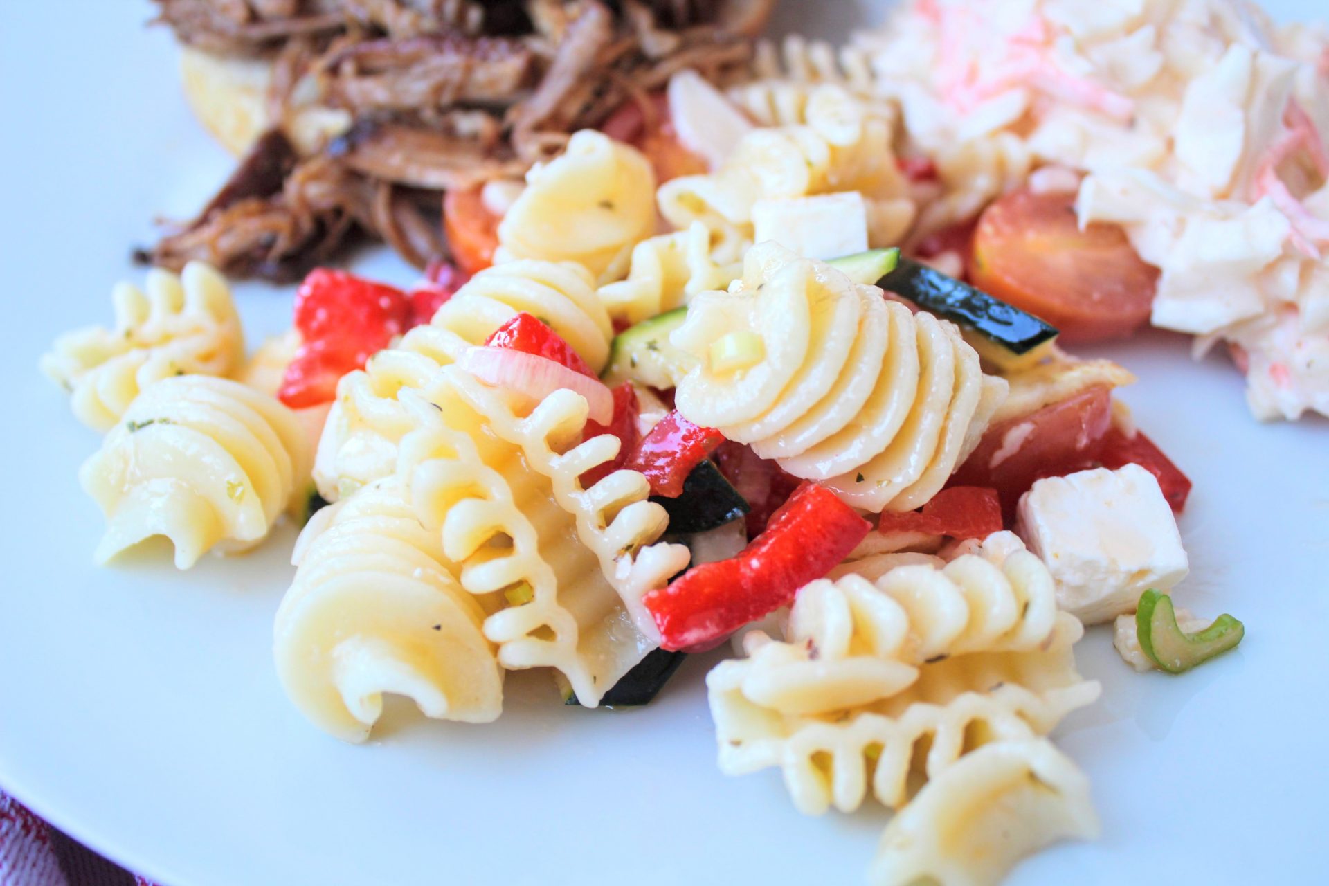Ensalada de Espirales de Pasta (Pasta Salad) - Receta Americana