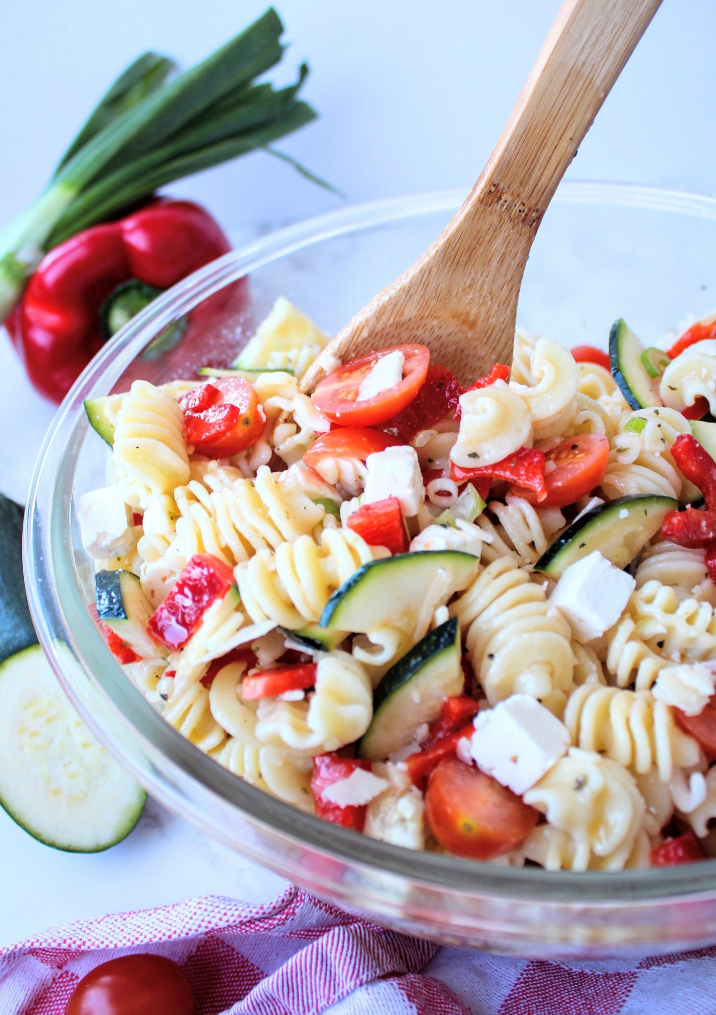 Ensalada de Espirales de Pasta (Pasta Salad) - Receta Americana