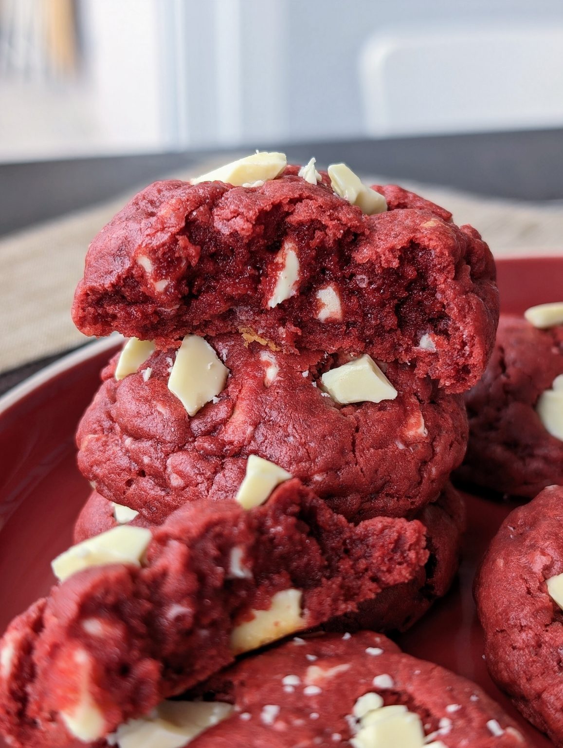 Galletas Red Velvet con Chispas de Chocolate Blanco - Receta Americana